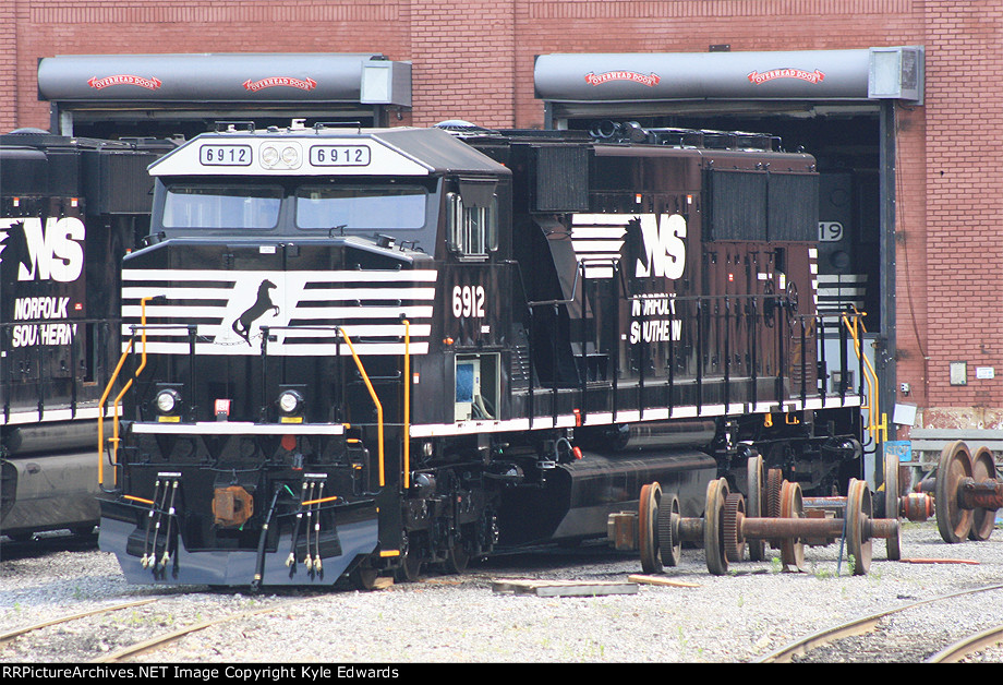 NS SD60E #6912